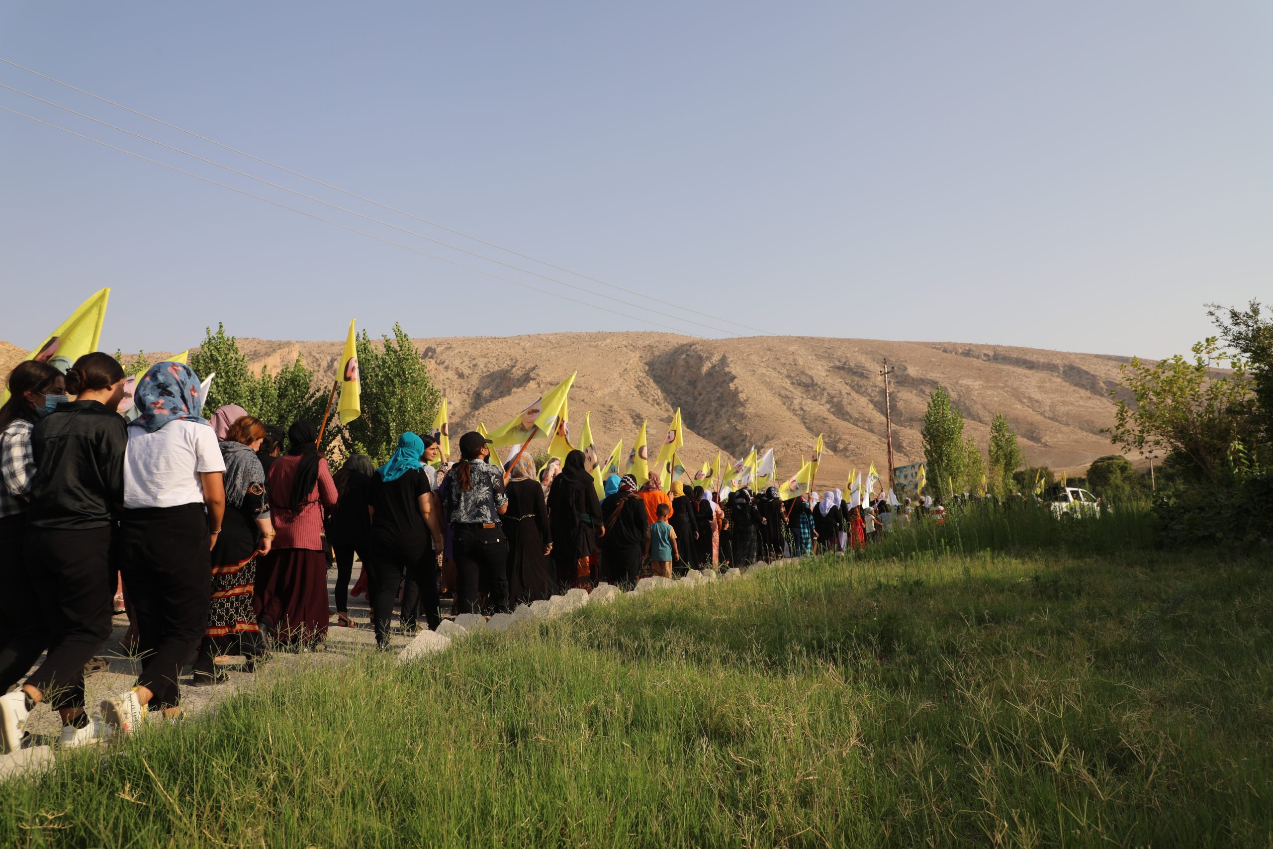 AZADIYA FIZÎKÎ A RÊBER APO AZADIYA HEMÛ JINÊN CÎHANÊ YR - taje