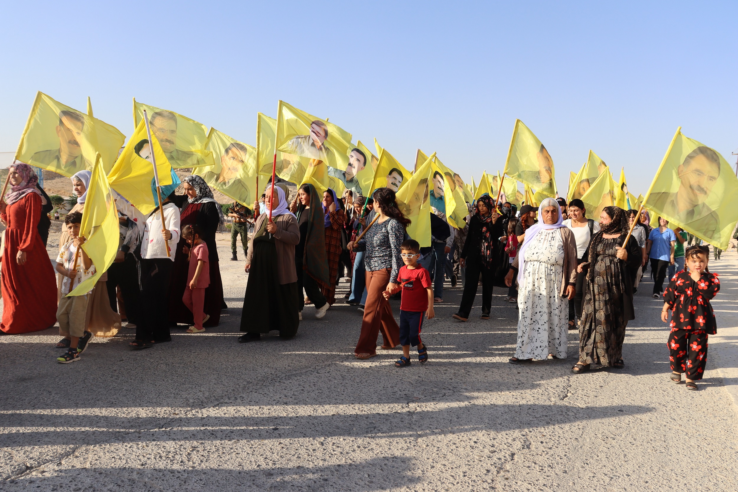 Şengalî ji bo azadiya fîzîkî ya Ocalan meşiyan - taje