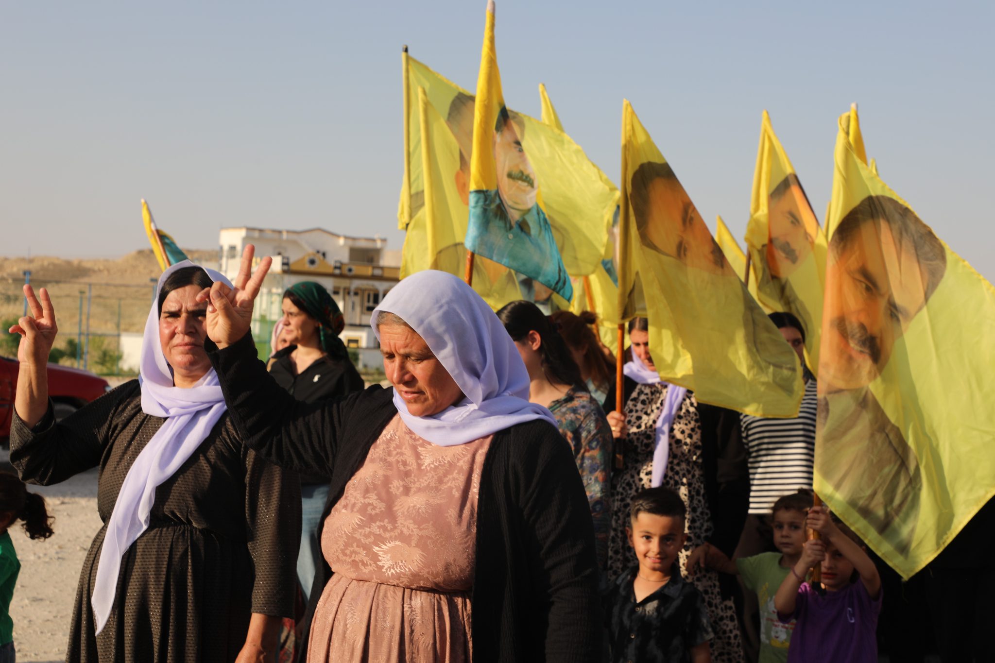 Civaka Êzidî Di roja Aştî ya Cîhanê de ji bo azadiya fîzîkî ya Rêber ...