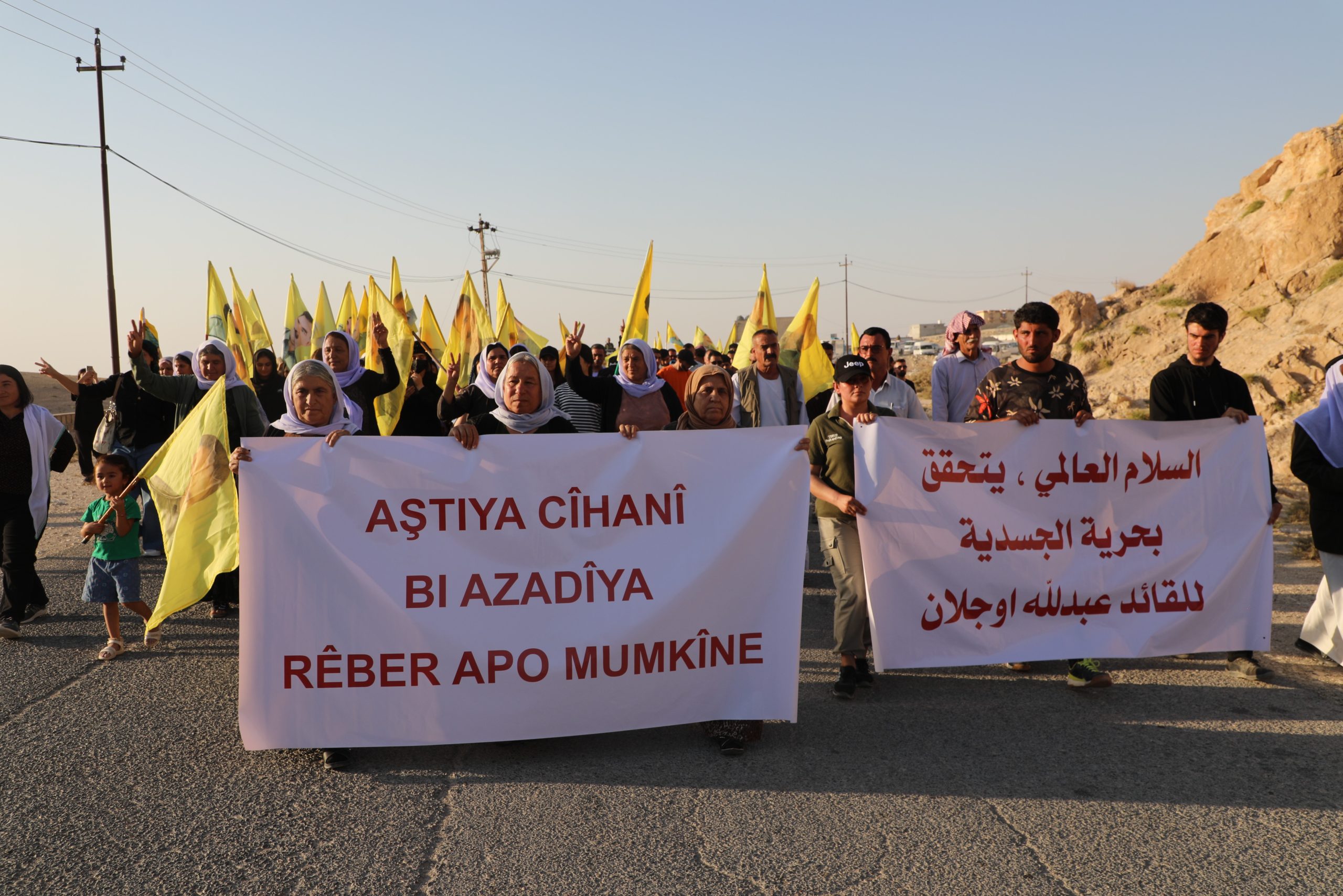 Civaka Êzidî Di roja Aştî ya Cîhanê de ji bo azadiya fîzîkî ya Rêber ...
